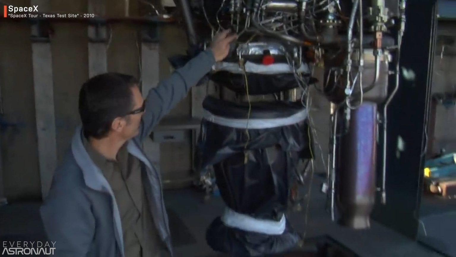 SLS vs Starship: Why Do Both Programs Exist? | Everyday Astronaut