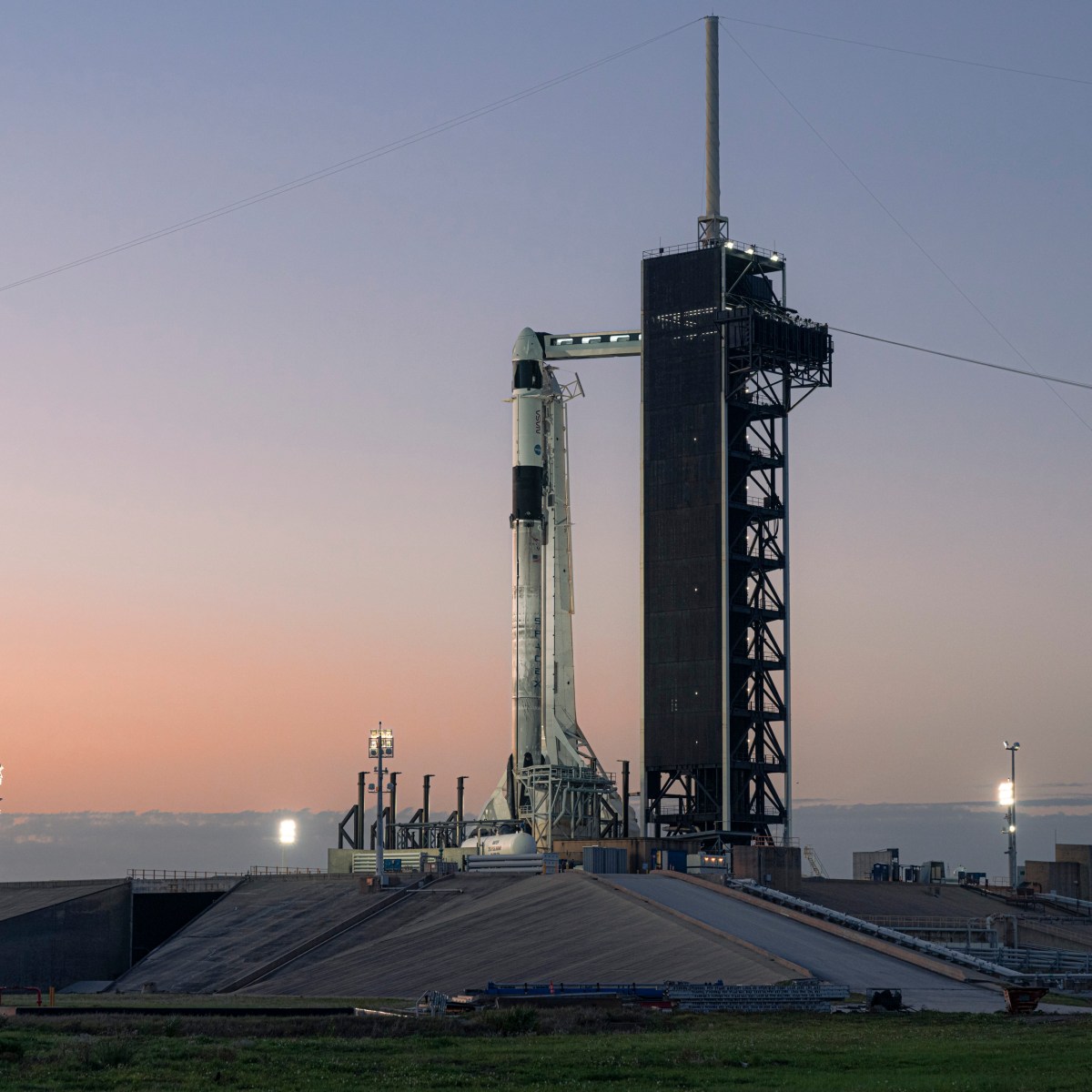 SLS vs Starship: Why Do Both Programs Exist? - Everyday Astronaut