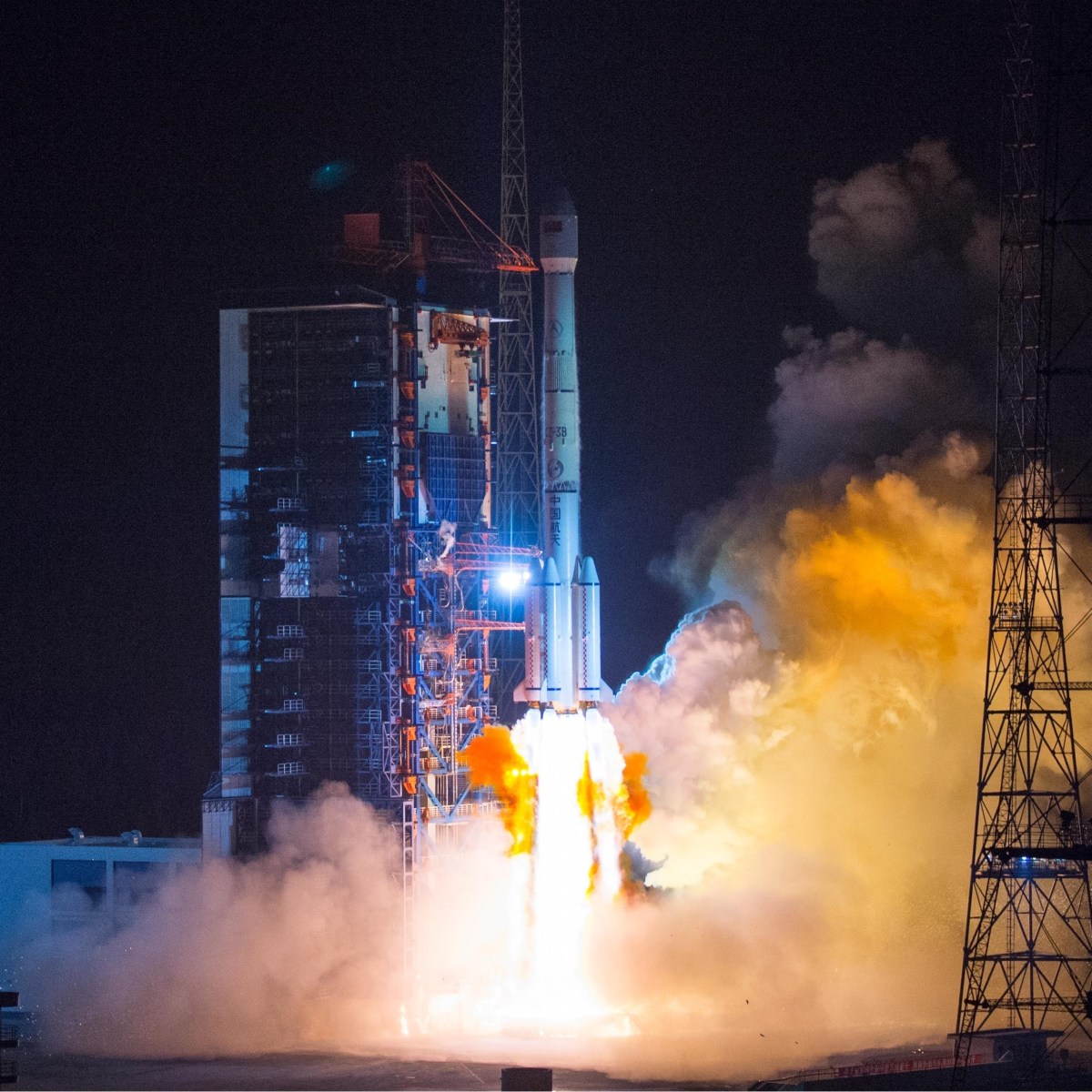SLS vs Starship: Why Do Both Programs Exist? - Everyday Astronaut