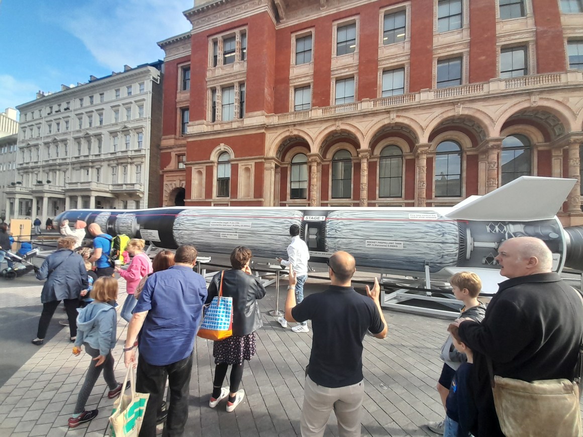 "Start Me Up" Amber-1 & Others | LauncherOne